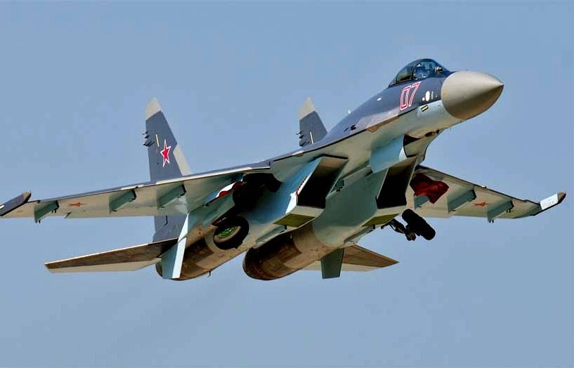 The newest Su-30CM and Su-35С fighters conducted an air "battle" in ...