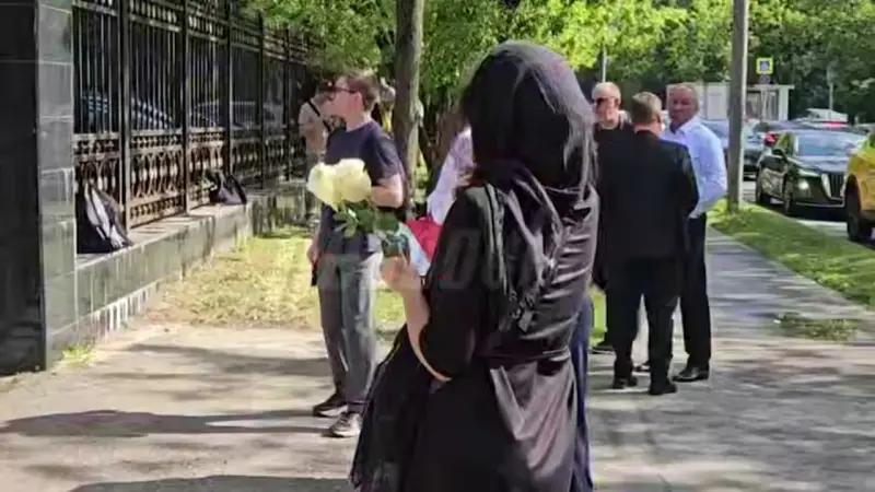 The Russian President sent a wreath to the farewell ceremony for former ...