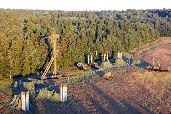 Satellite images of the S-300P air defense missile system in ...